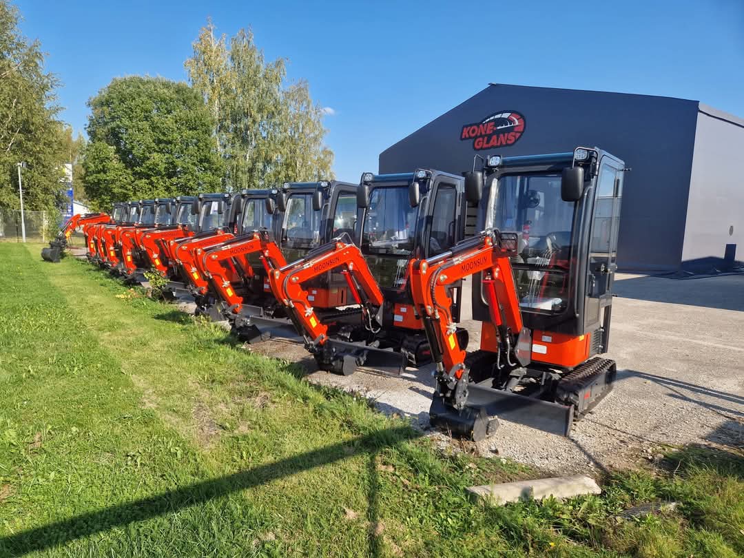 Hytillinen Minikaivuri Moonsun MN12 Esiohjauksella ja Hydraulisella Pikakiinnikkeellä ...