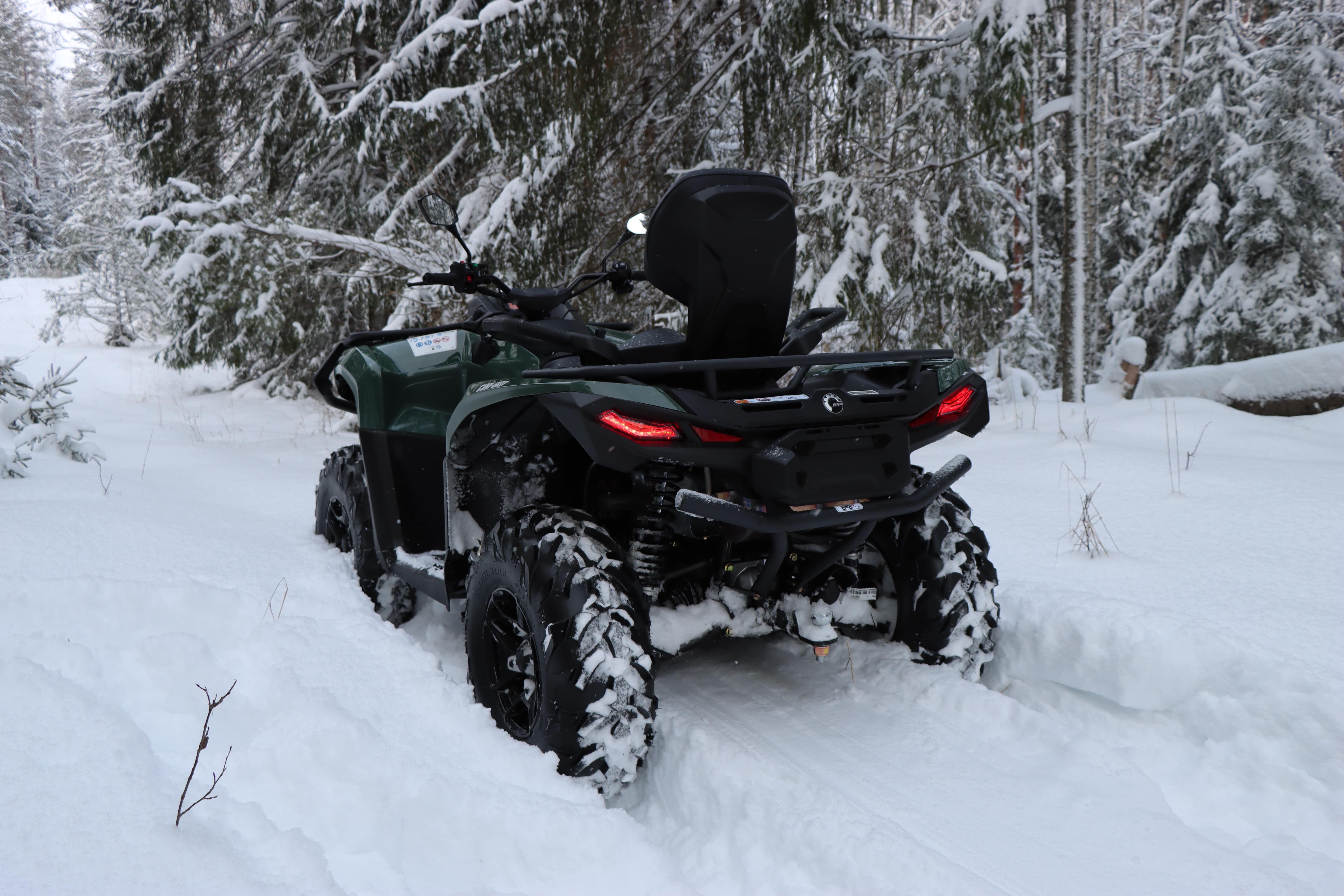 Can-Am Outlander Pro Max XU HD7 T3B traktorimönkijä talvipaketilla ...