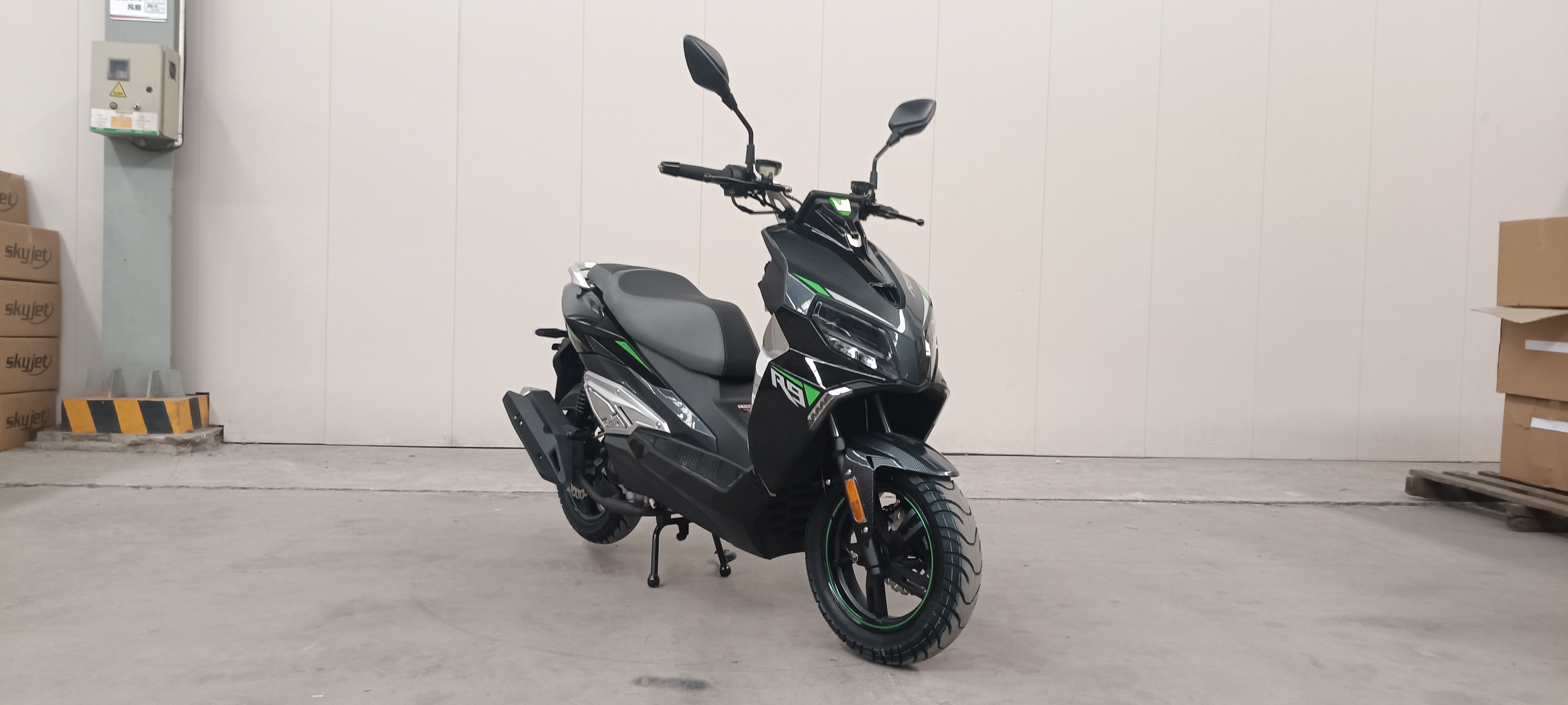 Znen R9 EFI moposkootteri 50cc | Mopot ja skootterit | Kone-Glans