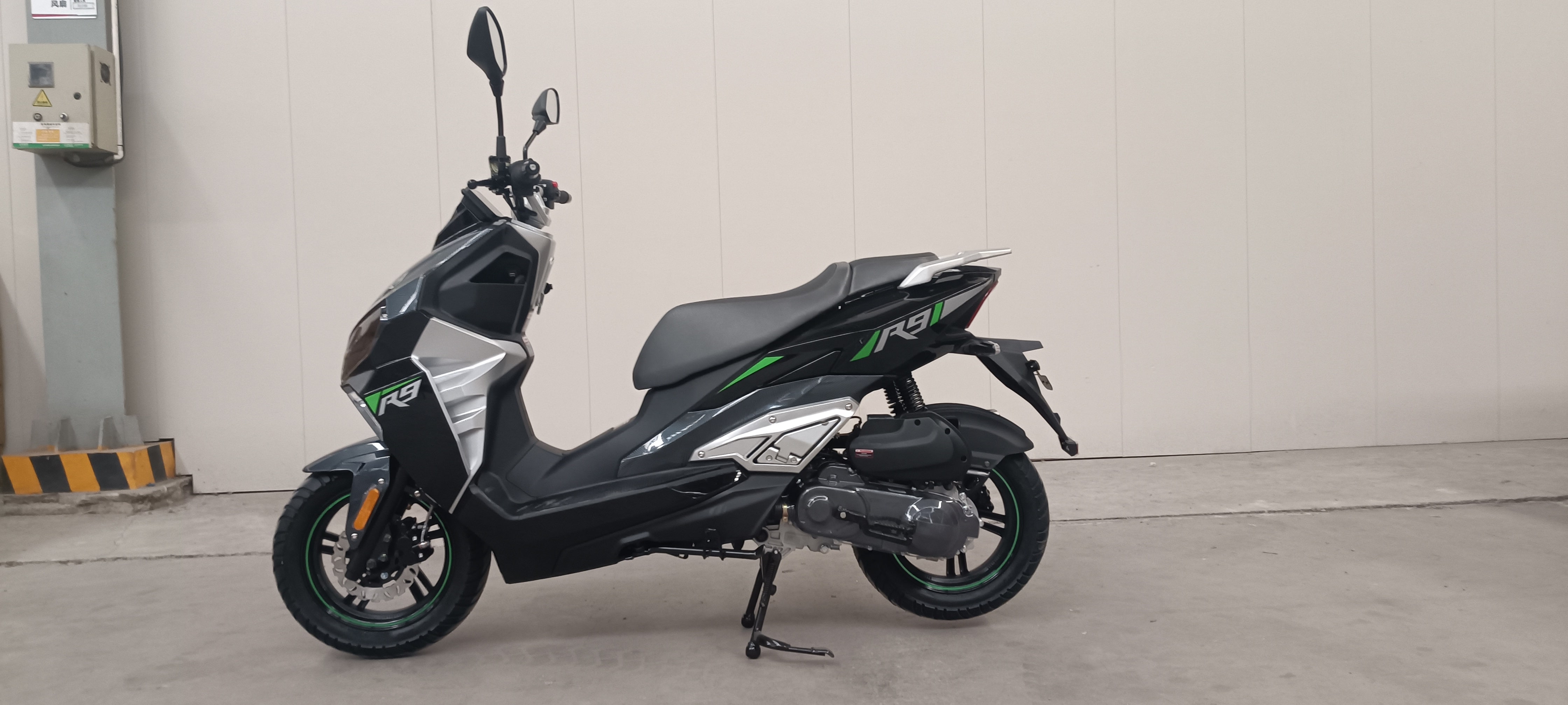 Znen R9 EFI moposkootteri 50cc | Mopot ja skootterit | Kone-Glans