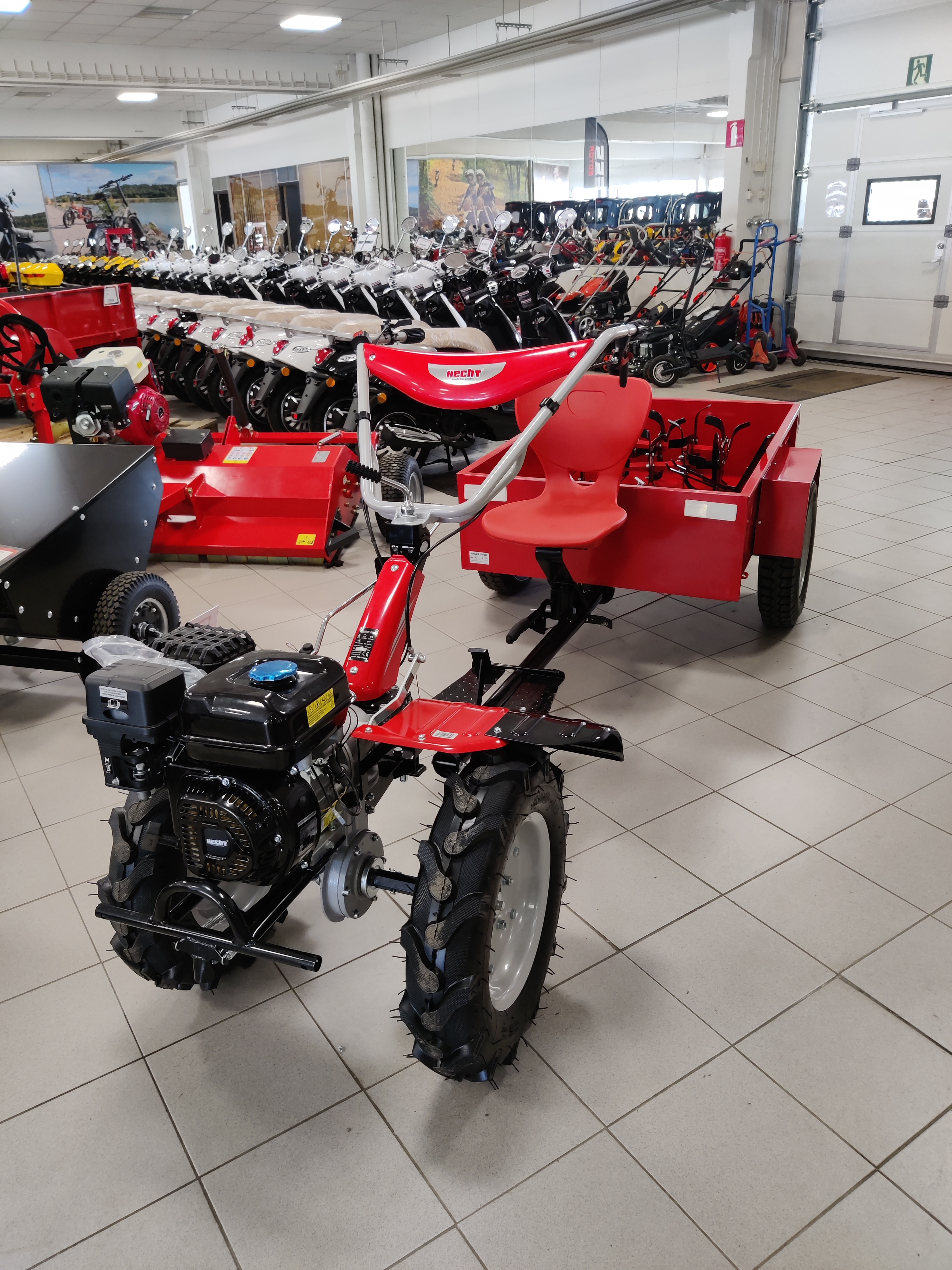 Puutarhajyrsin / sarvitraktori peräkärryllä Hecht 57100 ...